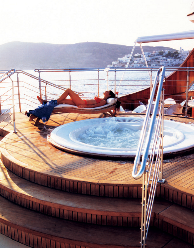 Luxury Yacht Christina O | Luxury Yachts